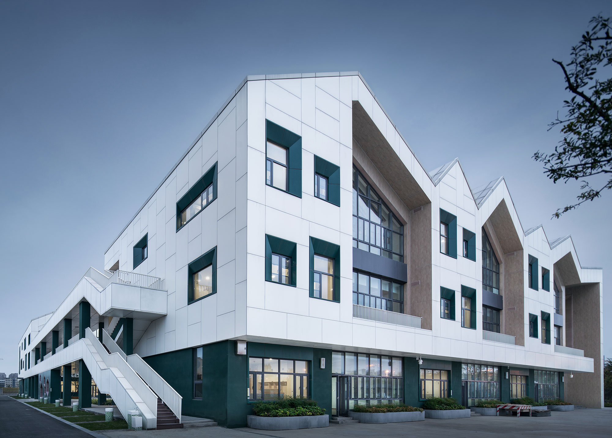Placi HPL compacte pentru placari exterioare [GEPLAST] - Arhispec.ro!