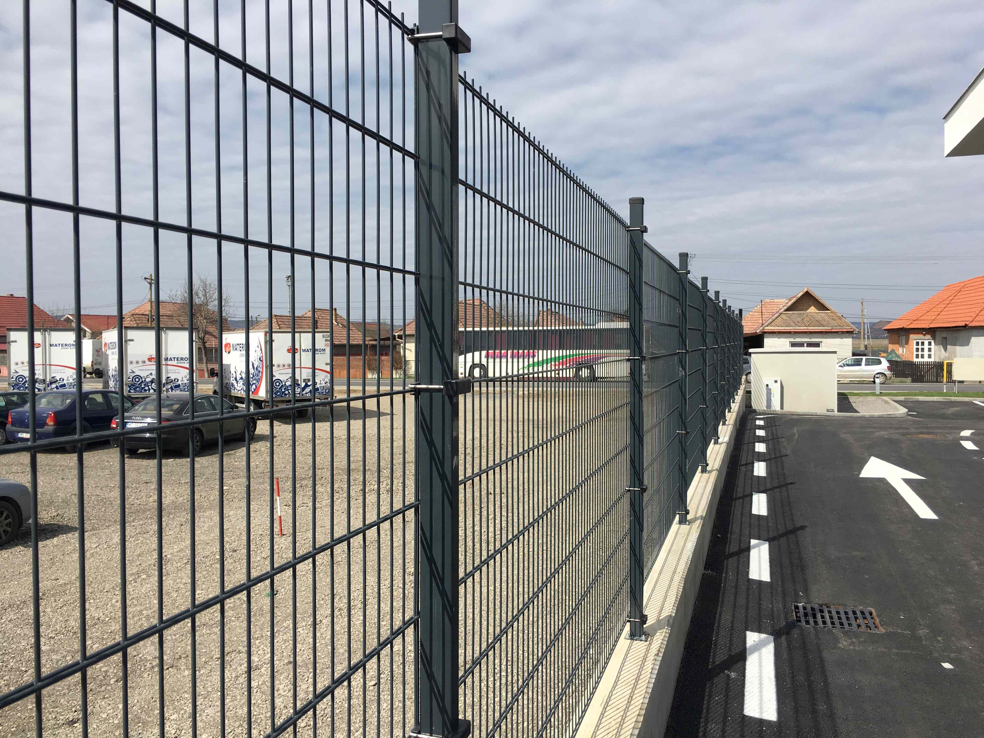 Stalpi cu placuta de prindere pe beton - Arhispec.ro!