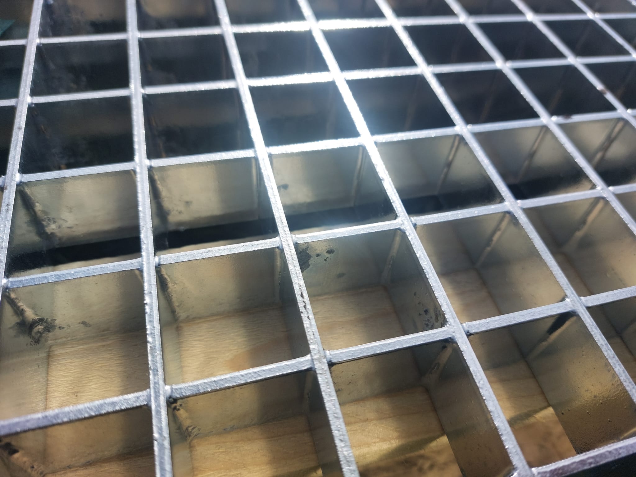 Gratare metalice pline - Arhispec.ro!